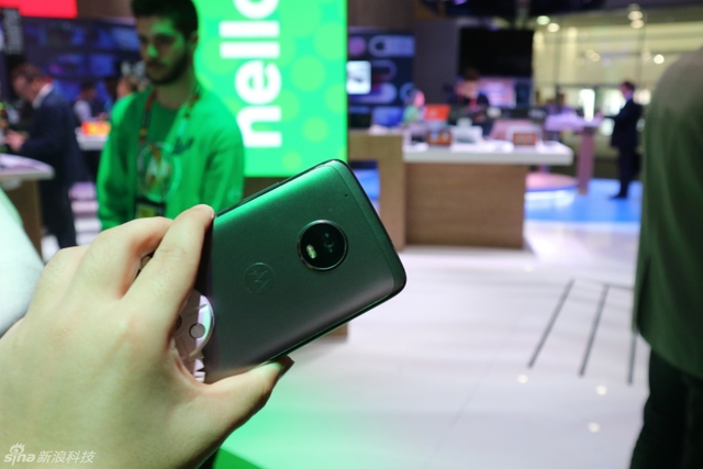 MWC2017现场实拍图赏：背面“奥利奥”Moto G5_新浪图片