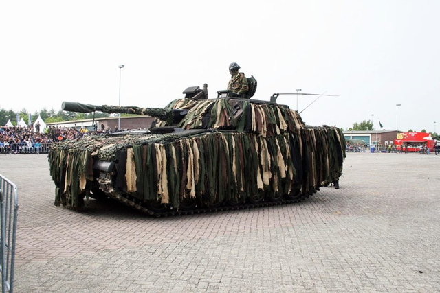 荷兰陆军CV9035NL MkIII战车身披吉利伪装服_新浪图片