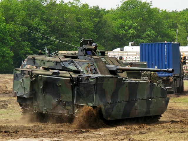 荷兰陆军CV9035NL MkIII战车身披吉利伪装服_新浪图片