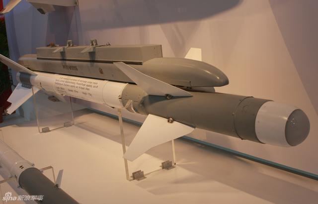 中航工业主力外贸型空空导弹在珠海亮相_新浪图片