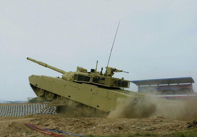 总设计师：VT4坦克或装140炮 可击穿1米厚装甲_手机新浪网