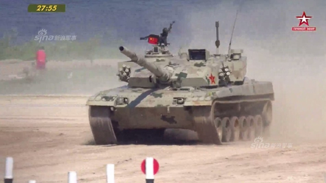 中国96B坦克完胜T72跑圈破纪录 射击仅一发脱靶_手机新浪网