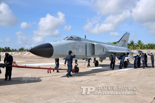 八爷老当益壮！中国空军歼8F挂载电子侦查吊舱_新浪图片