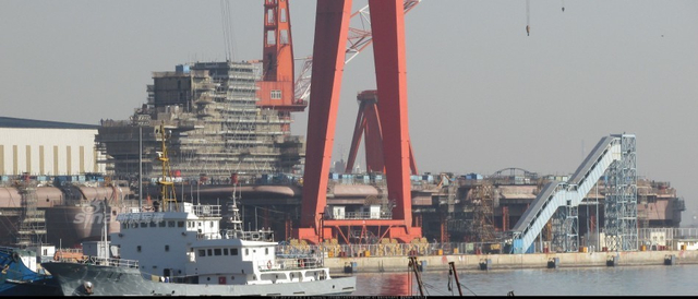 国产001A航母已合拢成型：六大猜想令人期待_手机新浪网