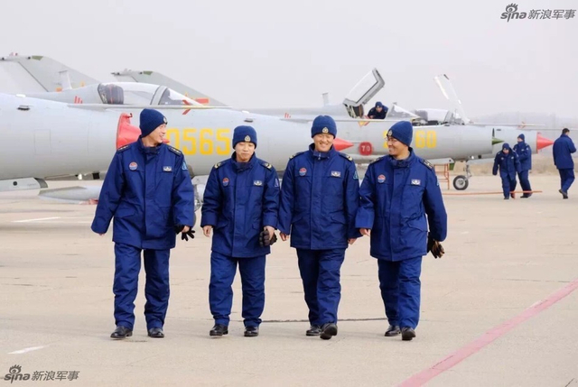 地球上最强米格21！解放军空军装备的歼7G战机_新浪图片