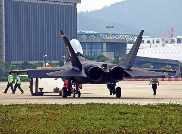 美称中国FC31换装无烟发动机 形成战力比F35快得多_手机新浪网