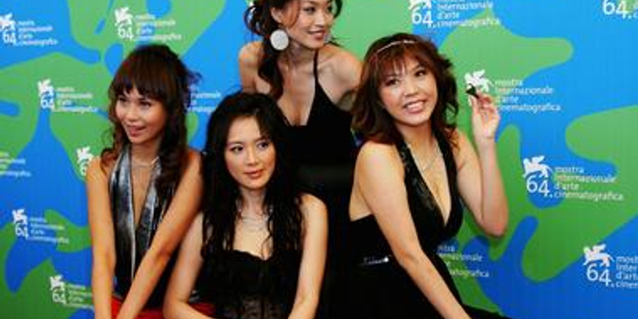 图文：《帮帮我爱神》发布会--尹馨和女F4成员_手机新浪网