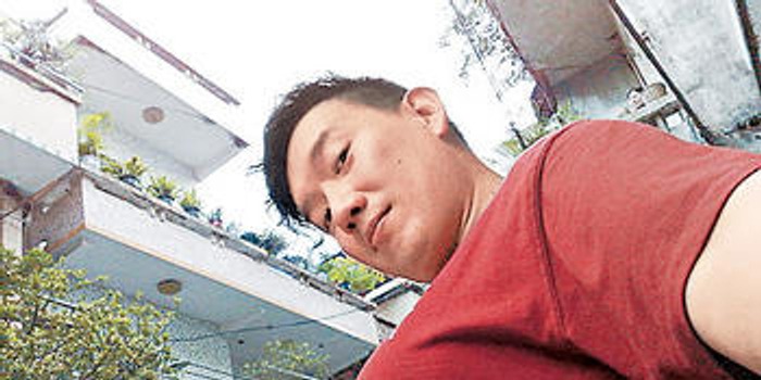 杜汶泽变身36D巨乳男 偷拍性感短裙护士(组图)_手机新浪网