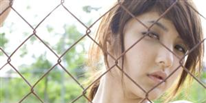 图文：日本美臀冠军渡边万美写真-胸前斑驳美感_手机新浪网