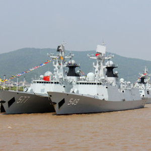 东海舰队主力舰港内排一字长龙 4艘054A成排(图)_手机新浪网